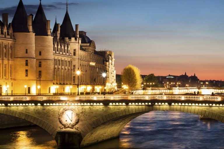 Immersive Activities to do in Paris by Night - Meet the Locals